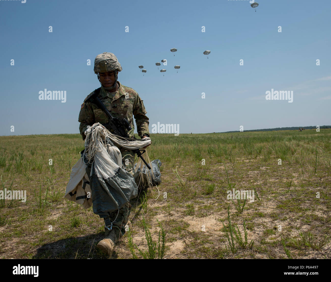 U.S. Army Staff Sgt. Dupree Jennings, 2nd Battalion, 508th Parachute ...