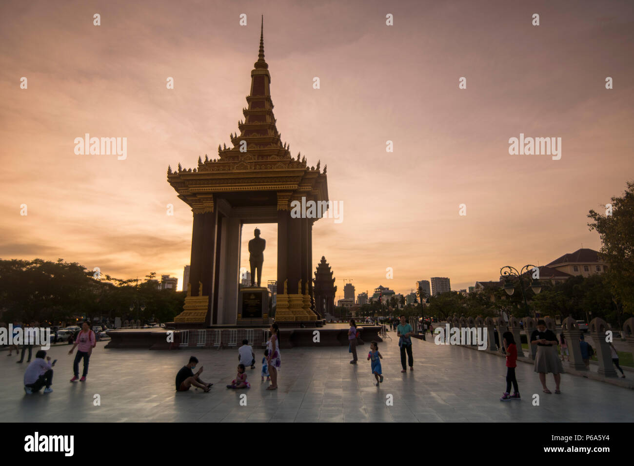 the Statue and Monument of King Norodom Sihanouk at the Sihanouk ...