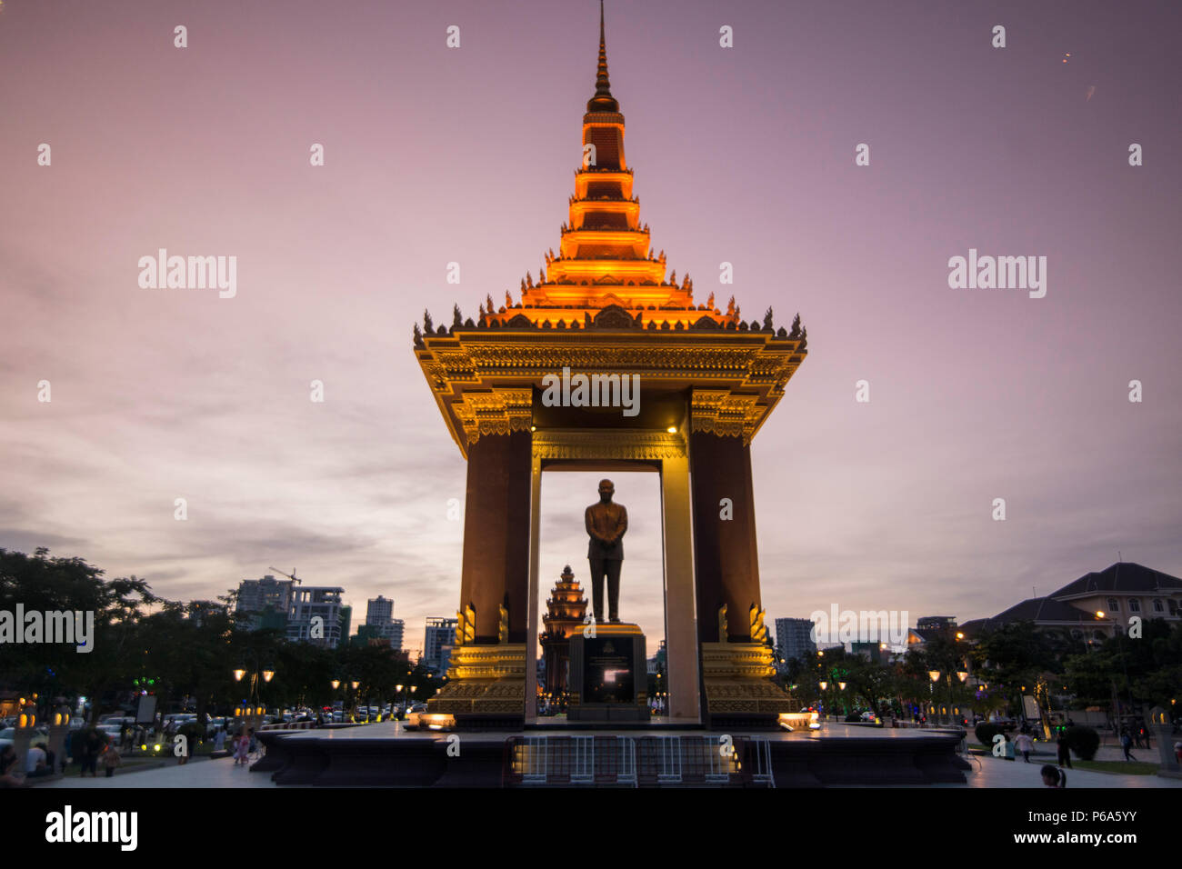 the Statue and Monument of King Norodom Sihanouk at the Sihanouk ...