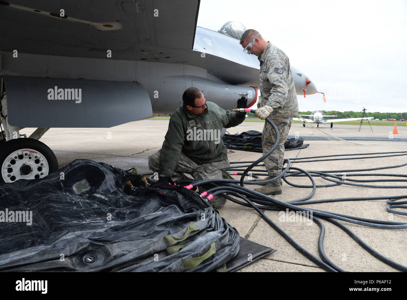Crash damaged disabled aircraft recovery cddar hi-res stock photography ...