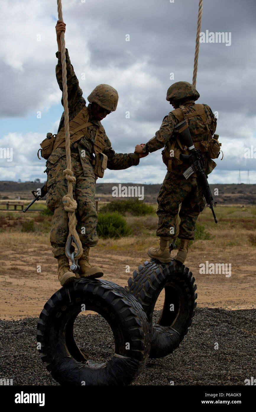 U.S. Marine Corps recruits with Company F, 2d Recruit Training ...