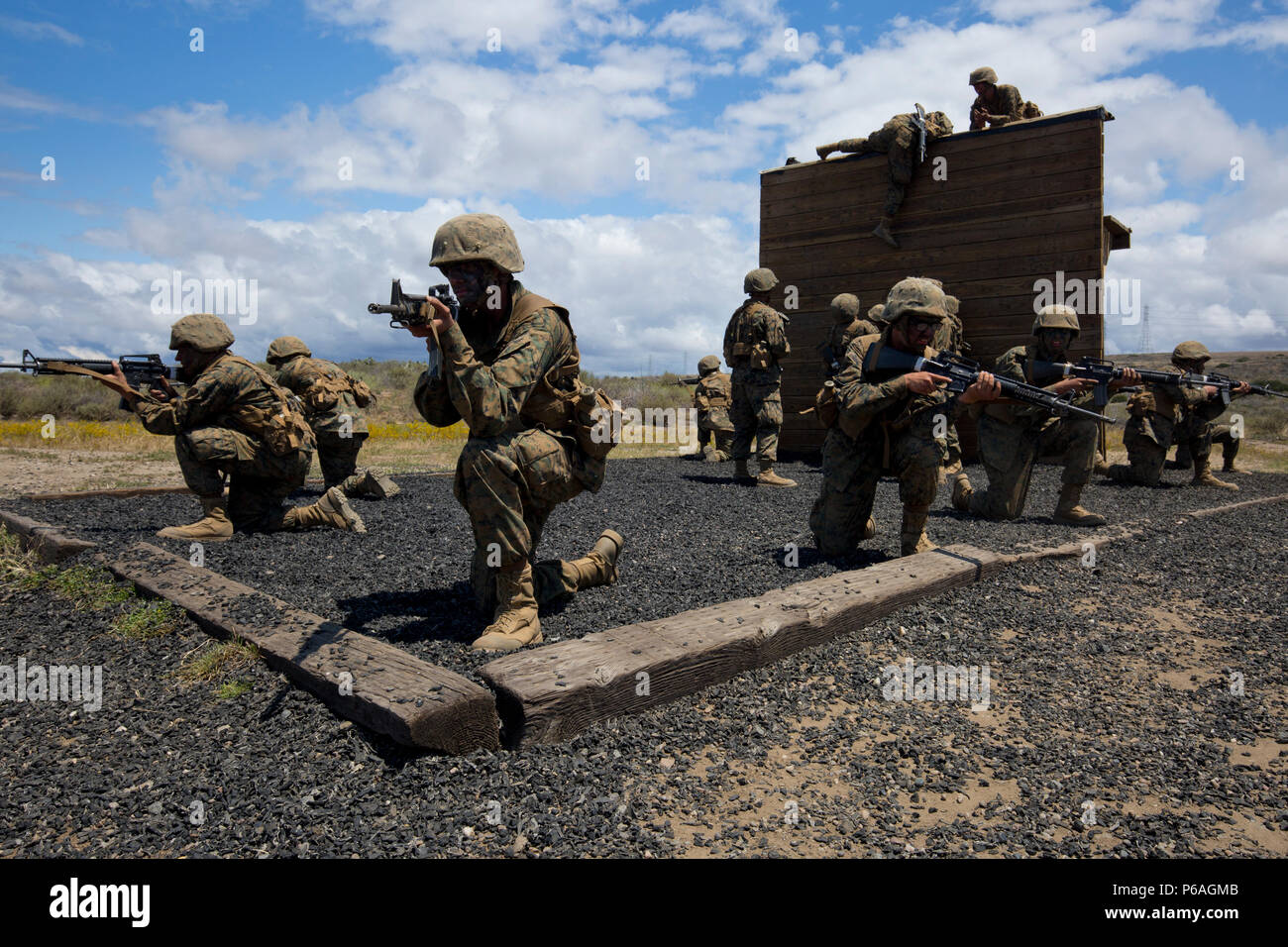U.S. Marine Corps recruits with Company F, 2d Recruit Training ...