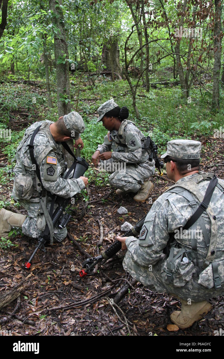 Soldiers assigned to 35th Combat Sustainment Support Battalion during ...