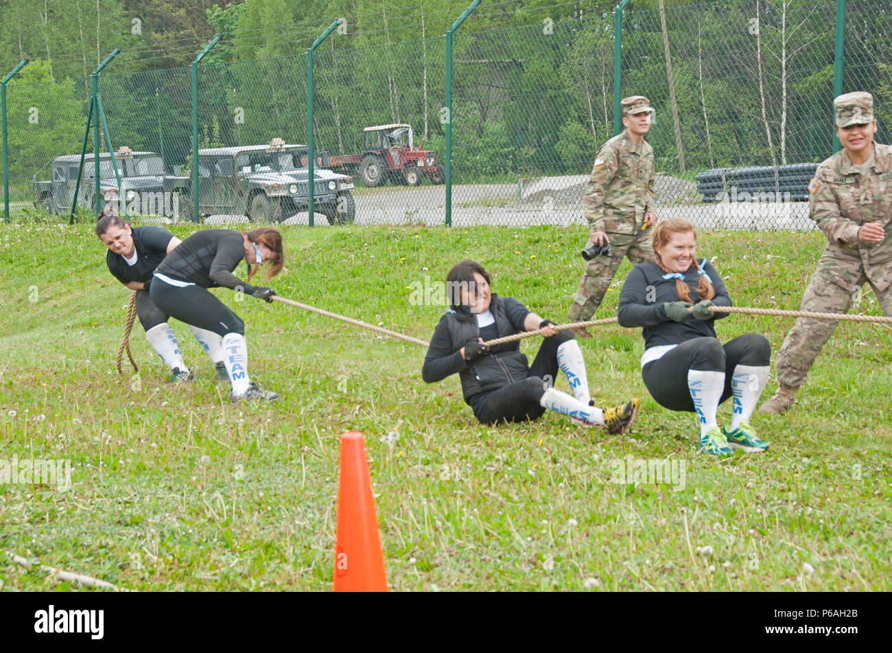 Spouses of the 12th Combat Aviation Brigade participate in Combat ...