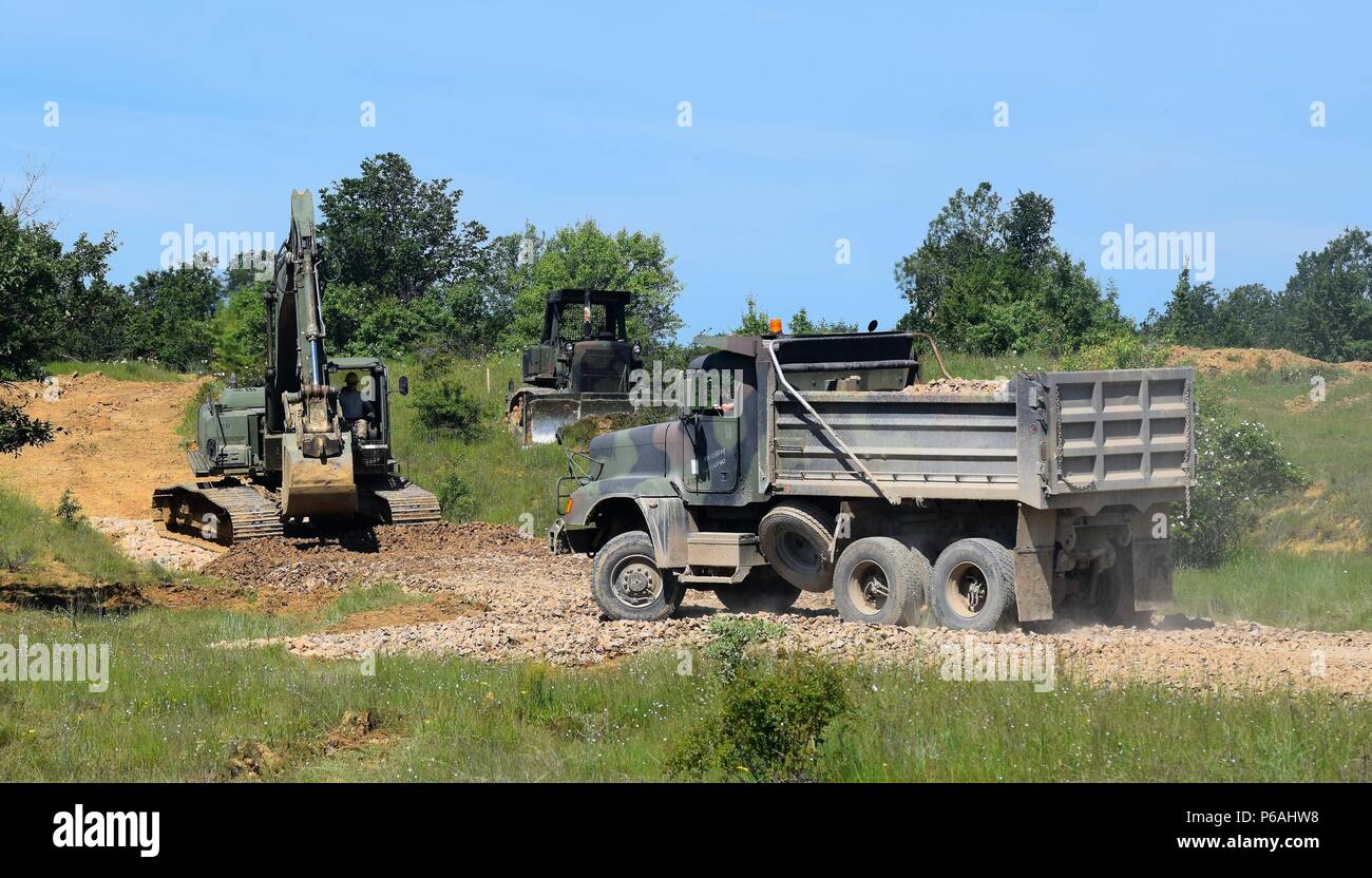 Soldiers from the 913th Engineering Company, 194th Engineer Brigade ...