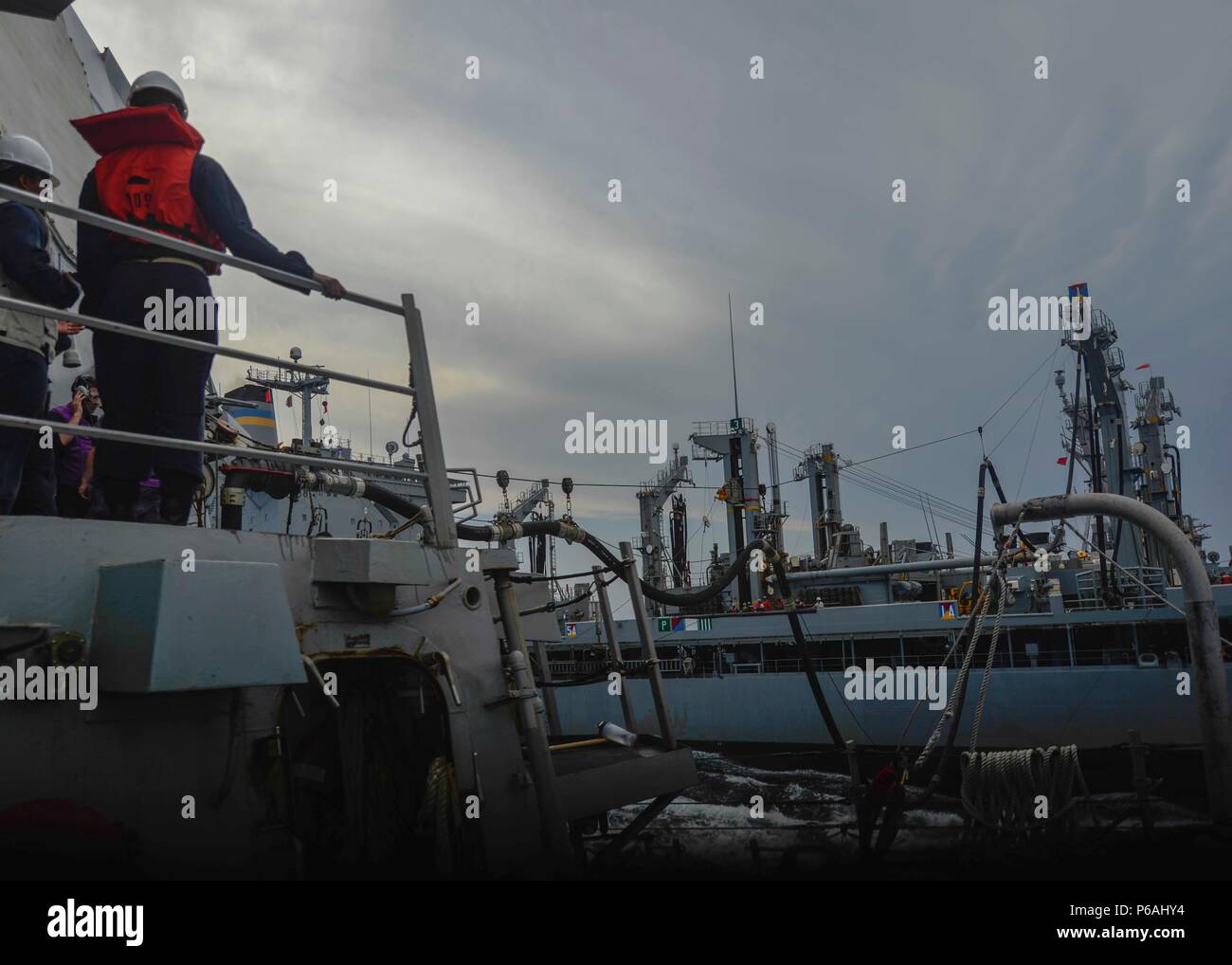 Usns kanawha tao 196 hi-res stock photography and images - Alamy