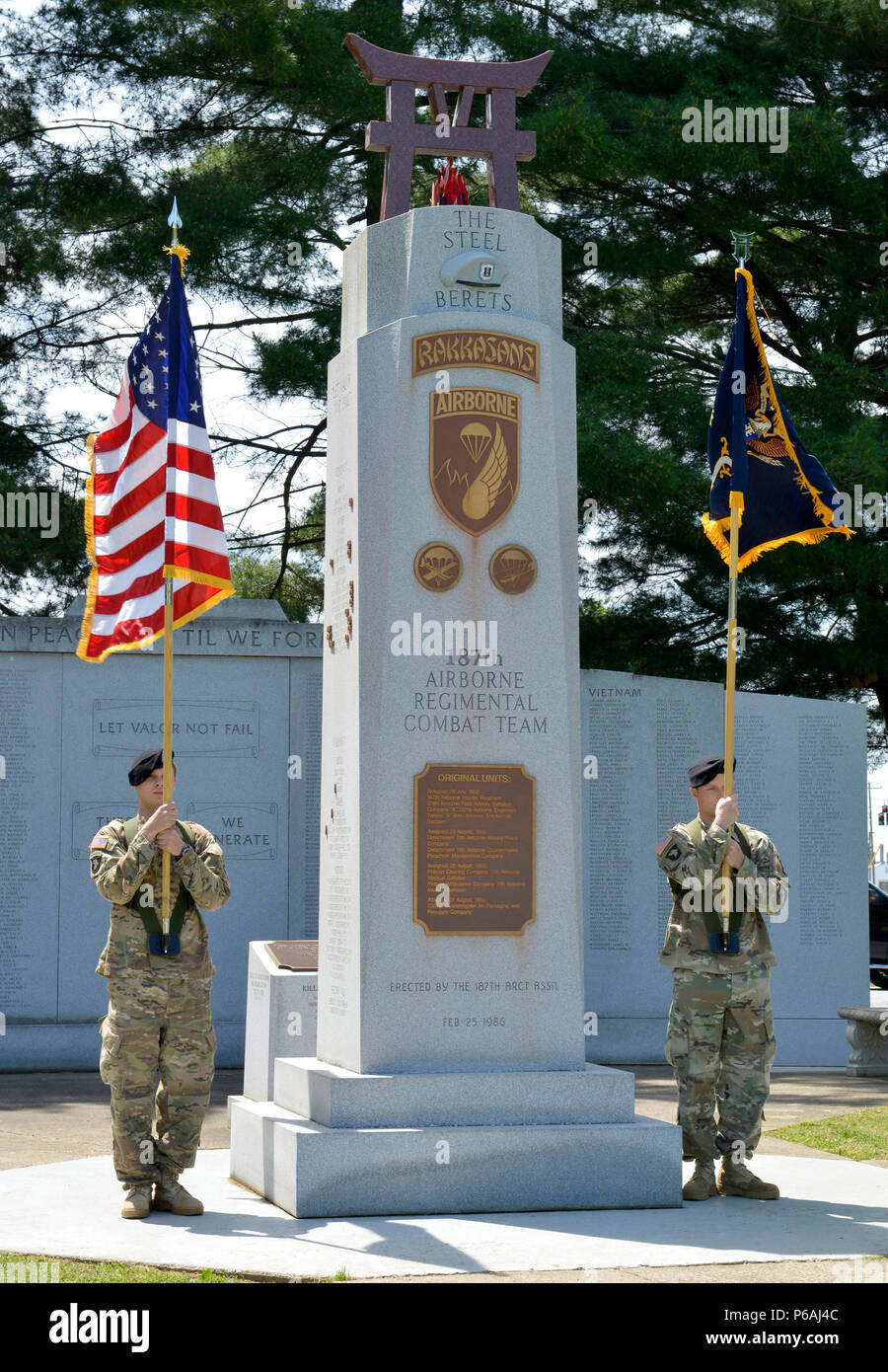 U.S. Army Soldiers from the 3rd Battalion, 187th Infantry Regiment, 3rd ...