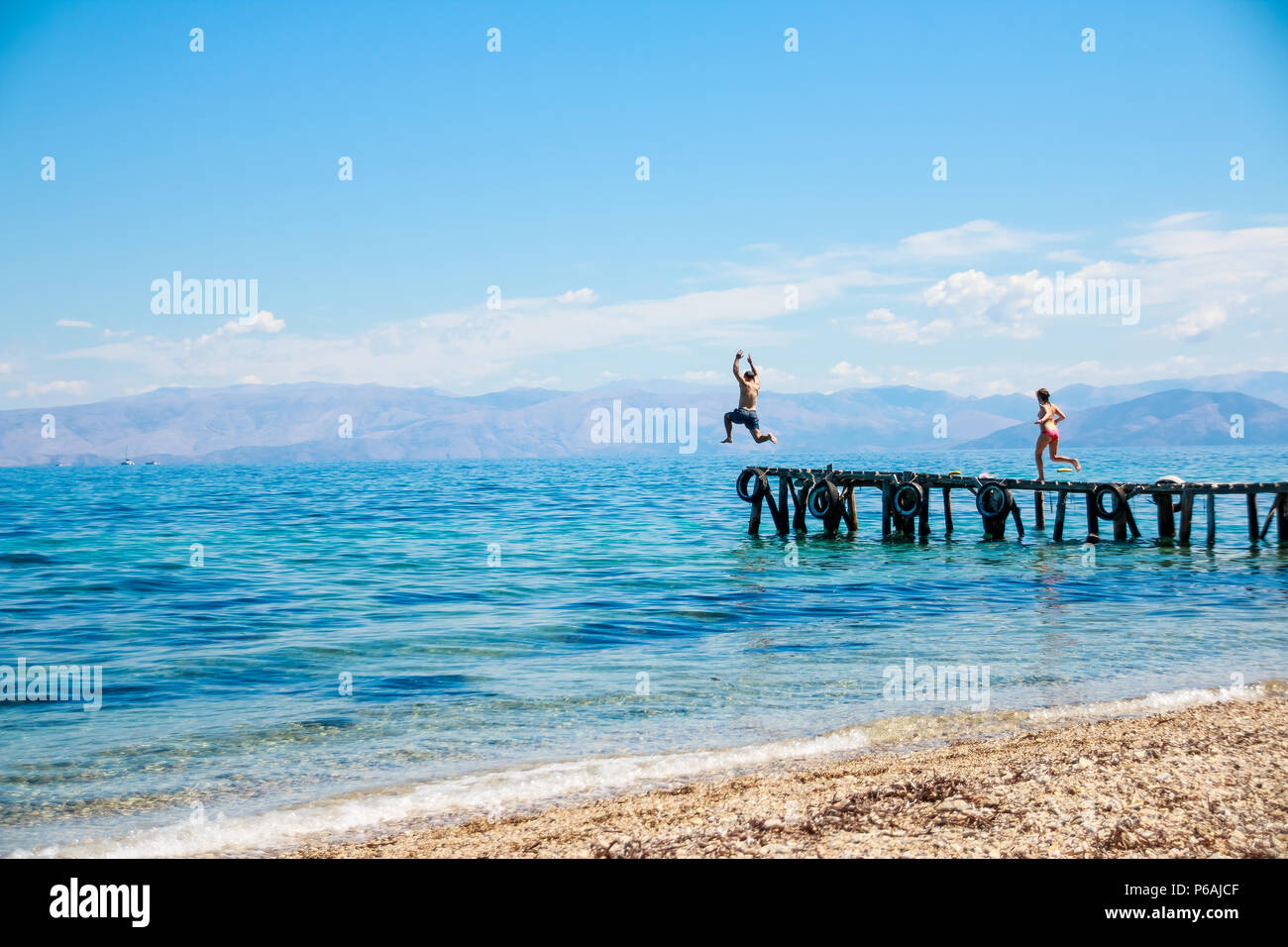 Teenagers jump into river hi-res stock photography and images - Alamy