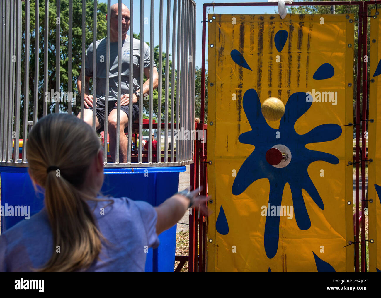 Dunking booth hi-res stock photography and images - Alamy