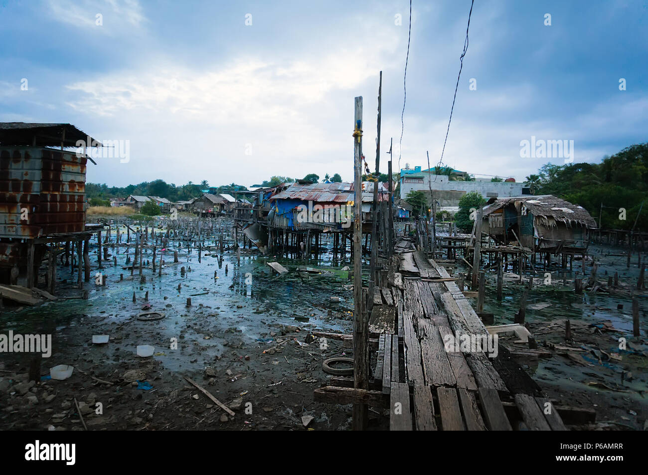 Philippine slums hi-res stock photography and images - Alamy