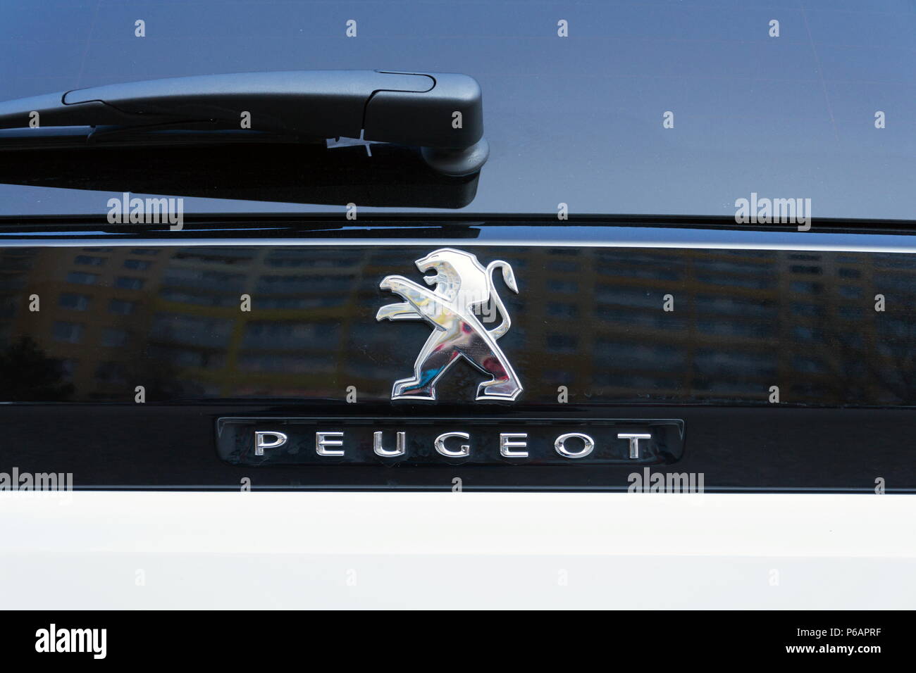 Peugeot logo on car hi-res stock photography and images - Alamy