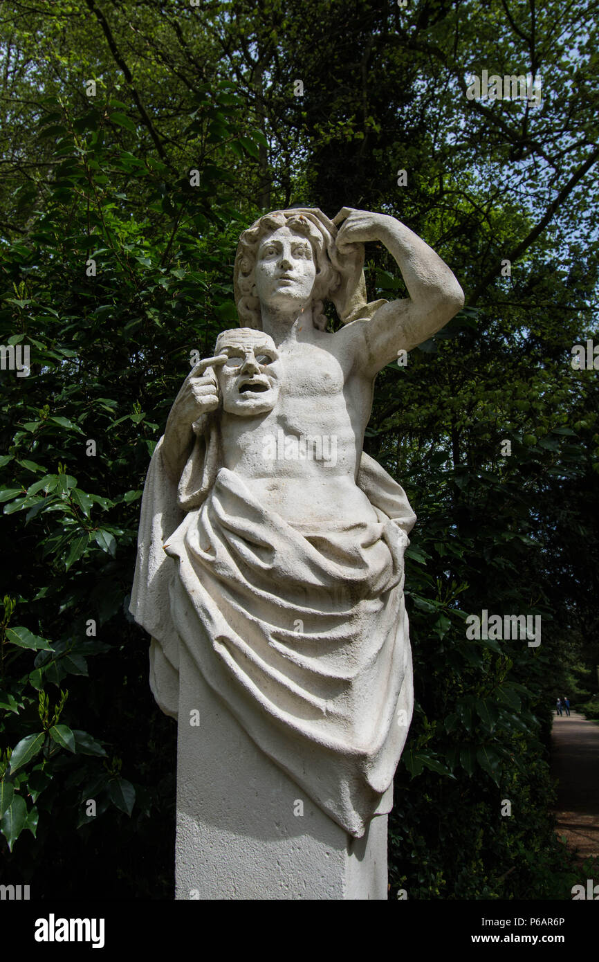 Statues in country house gardens Stock Photo - Alamy