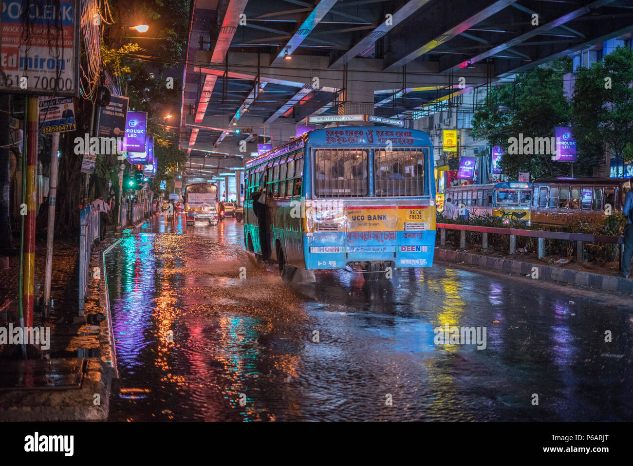 Kolkata street night hi-res stock photography and images - Alamy