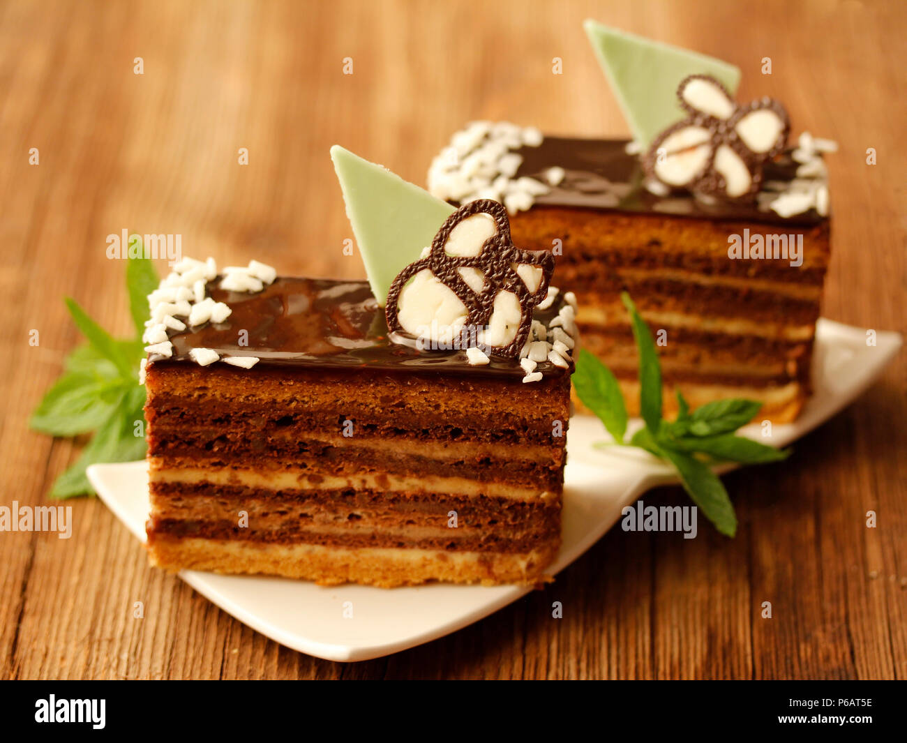 Sponge layer cake hi-res stock photography and images - Alamy