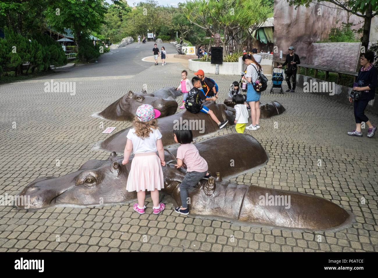 Hippo,hippopotamus,sculpture,Taipei Zoo,zoo,animals,Taipei,Taipei City ...