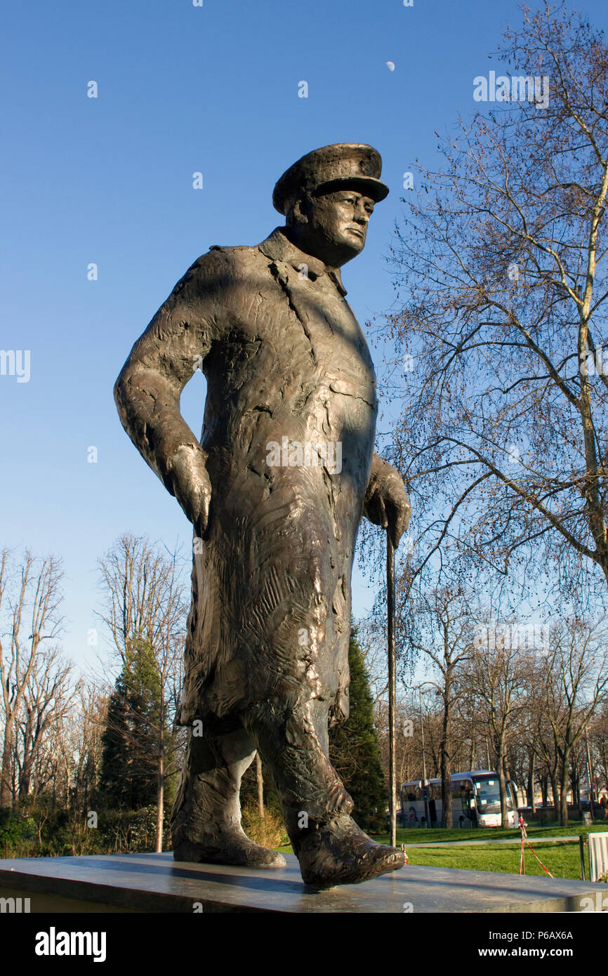 France, Paris, Place Clemenceau, statue of Winston Churchill by Jean ...