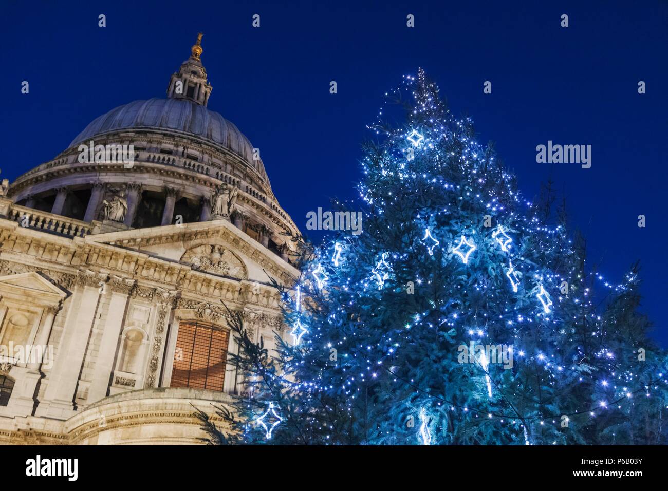 St pauls cathedral and christmas tree hi-res stock photography and ...