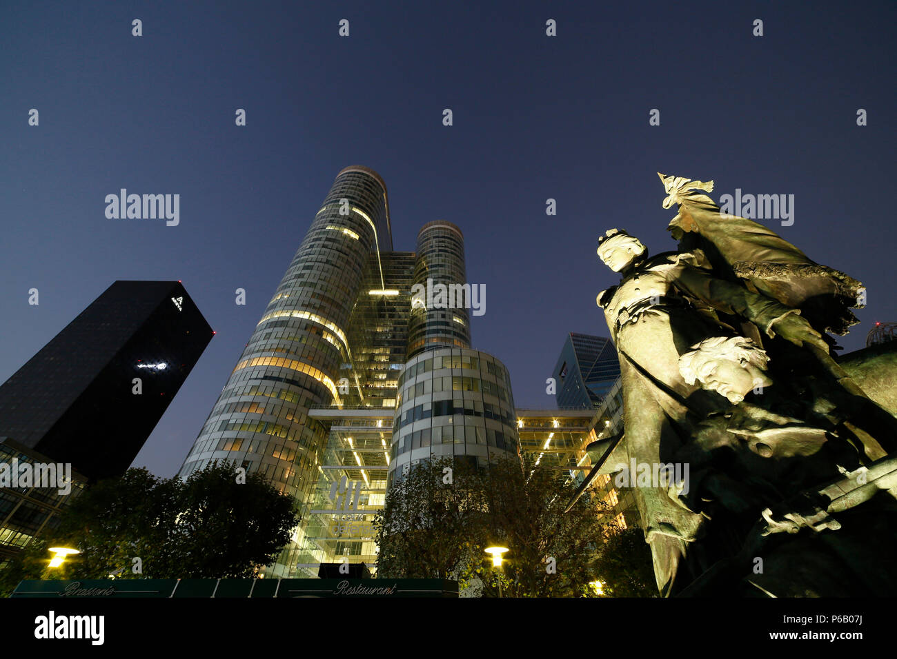 Coeur defense tower hi-res stock photography and images - Alamy