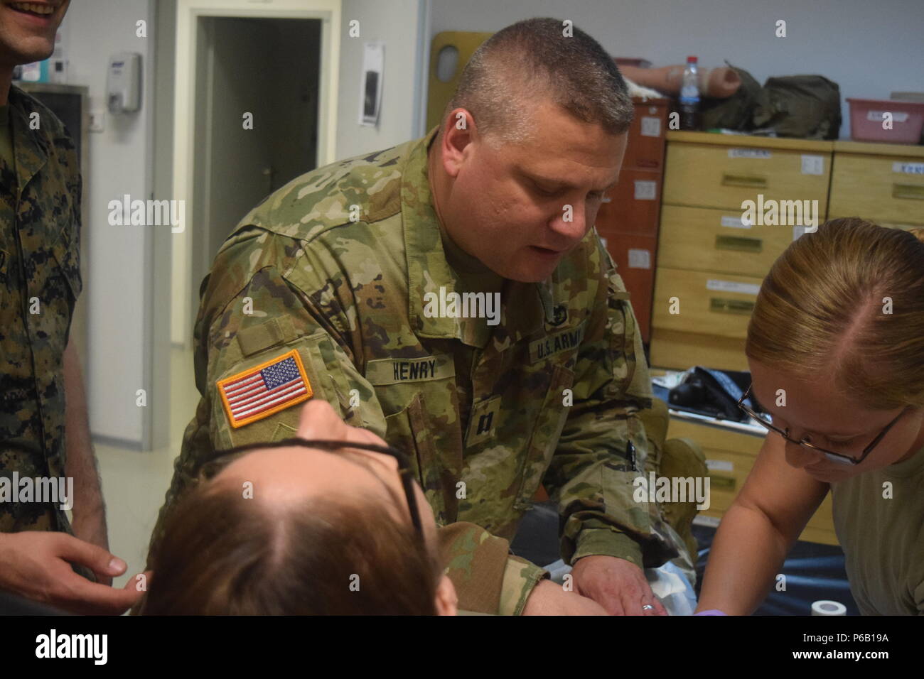 Captain Henry (center), a physician assistant with Tennessee Army ...