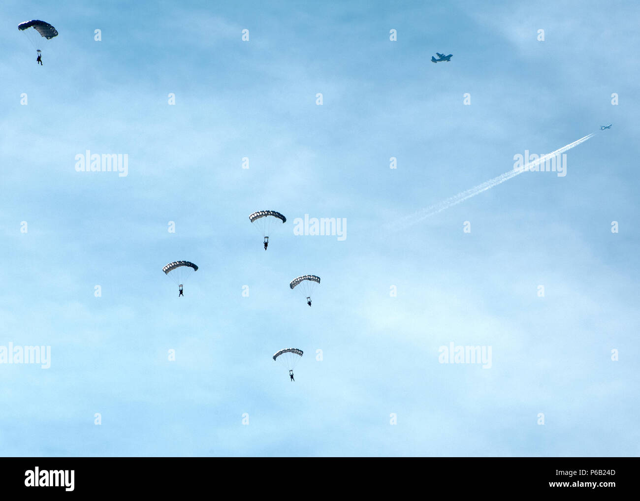 U.S. Air commandos assigned to the 321st Special Tactics Squadron ...