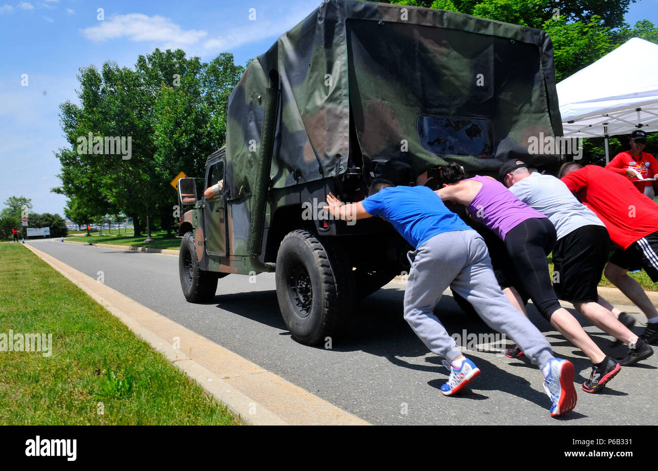 Humvee push hi-res stock photography and images - Alamy