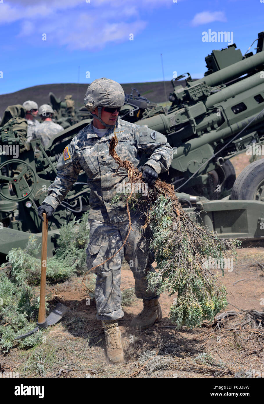 2nd battalion 218th field artillery hi-res stock photography and images ...