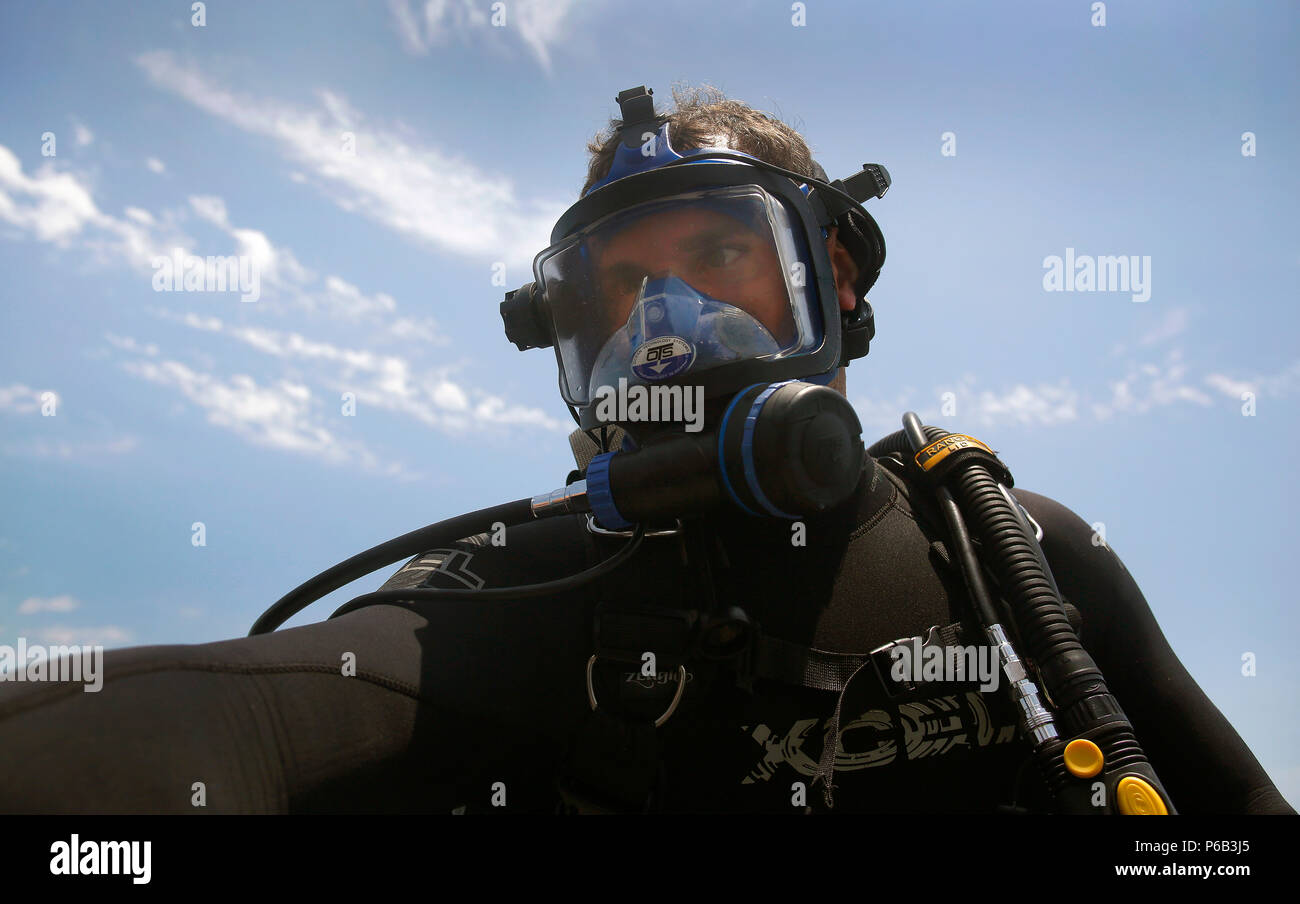Cbp safe boat hi-res stock photography and images - Alamy