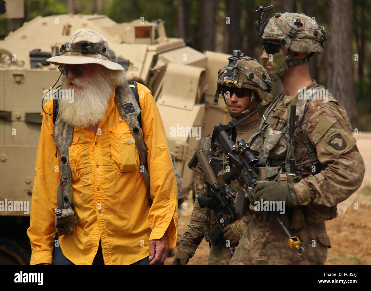 U.S. Soldiers from 1st Brigade Combat Team, 101st Airborne Division ...