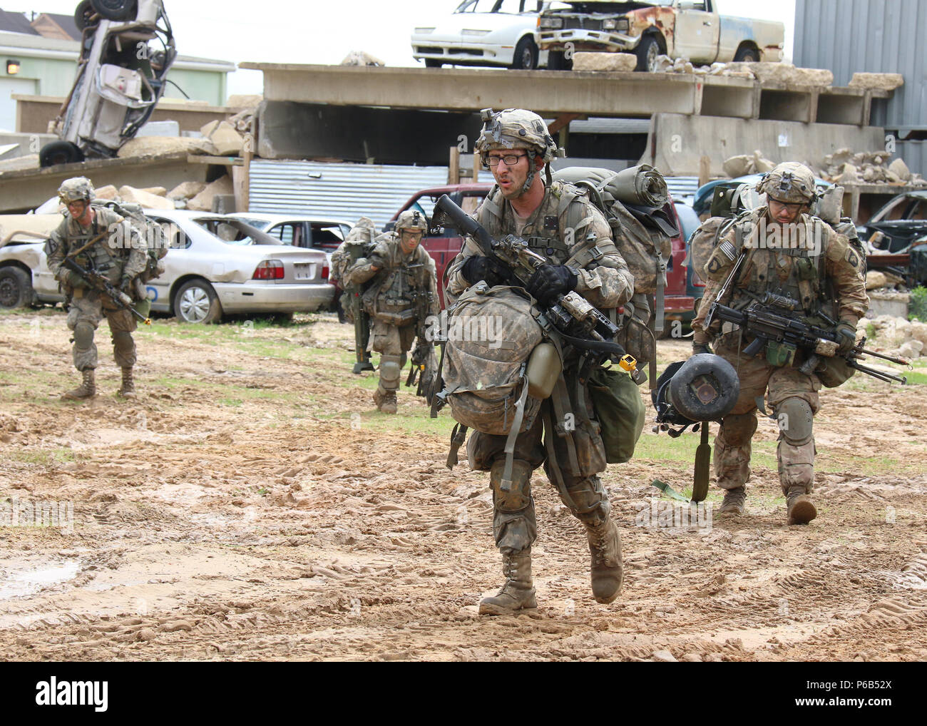 U.S. Soldiers from 1st Brigade Combat Team, 101st Airborne Division ...