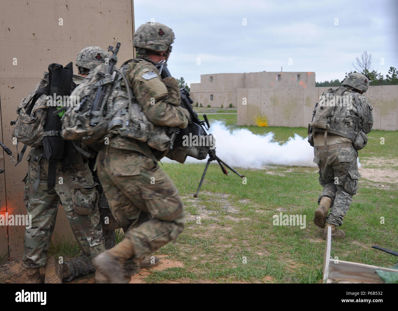 U.S. Soldiers from 1st Brigade Combat Team, 101st Airborne Division ...