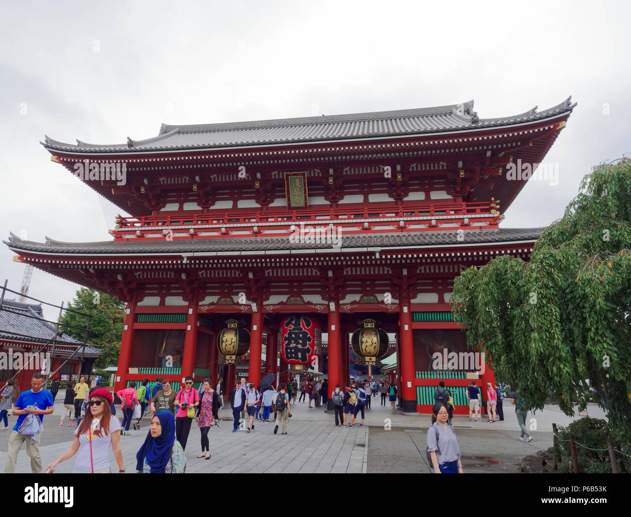 Japanese house gate hi-res stock photography and images - Alamy