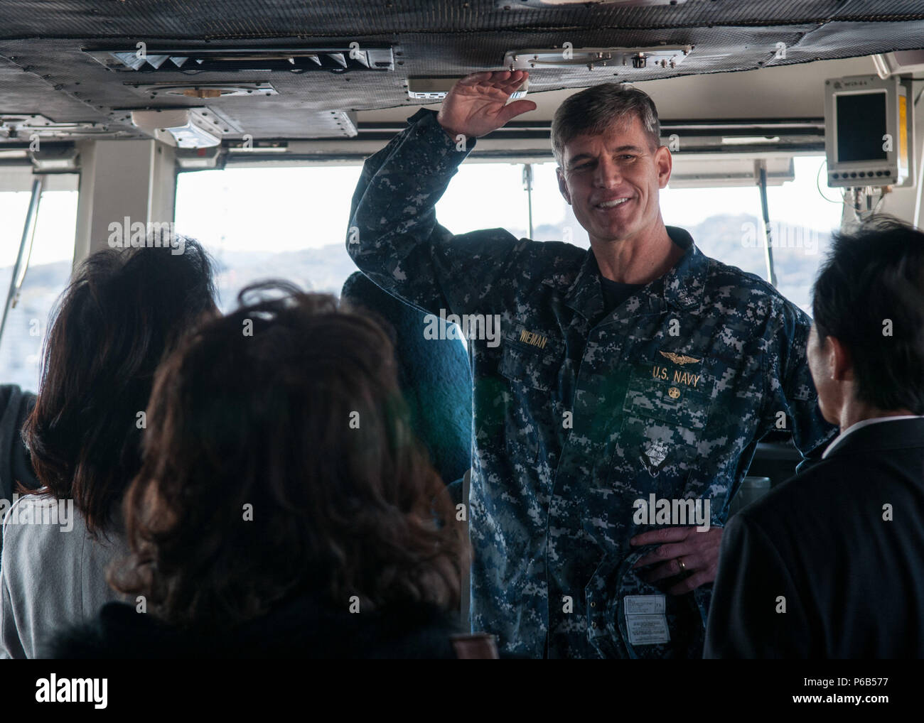 161223-N-WA993-089 YOKOSUKA, Japan (Dec. 23, 2016) Capt. Steven Wieman ...