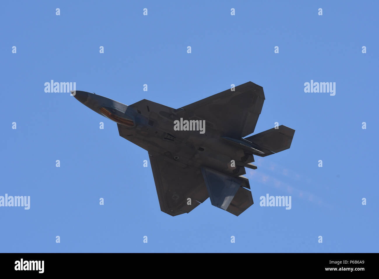 Geelong, AUSTRALIA – A U.S. Air Force F-22 Raptor demonstrates the ...