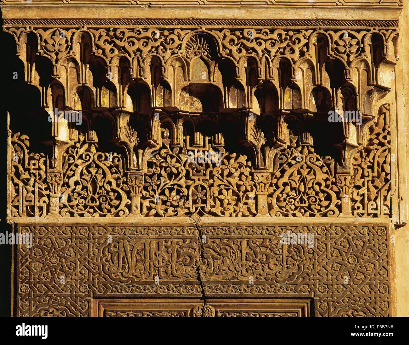 The arabesque mocarabe plasterwork hi-res stock photography and images ...