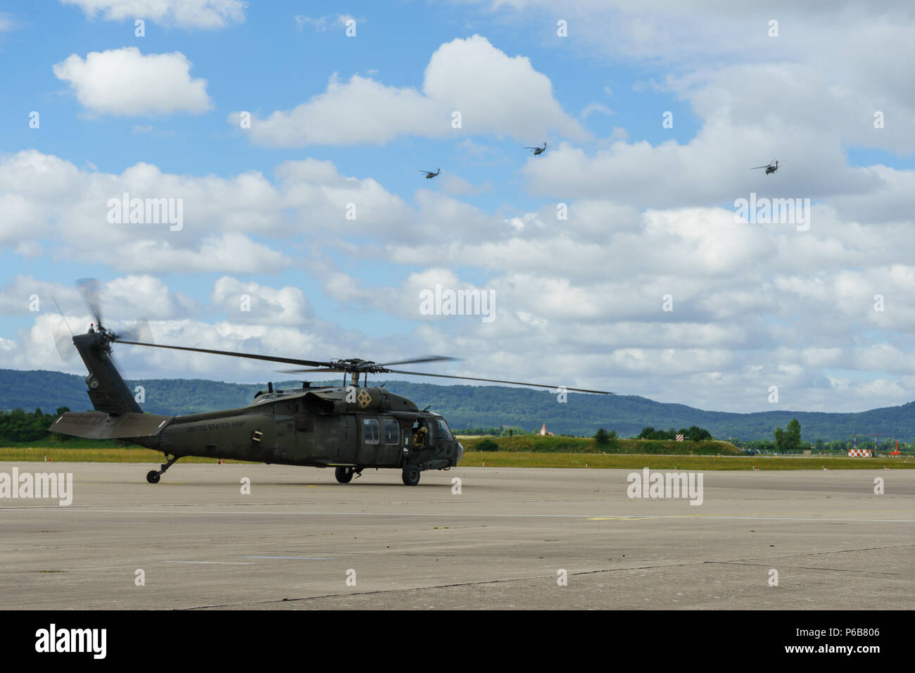 U.S. Army UH-60 Blackhawk helicopter flight crews with the 4th Combat ...
