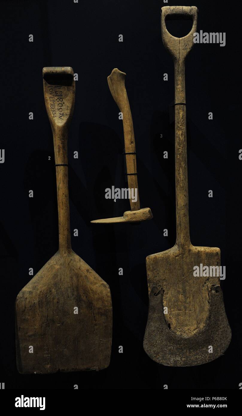 Wooden potato hoe hi-res stock photography and images - Alamy