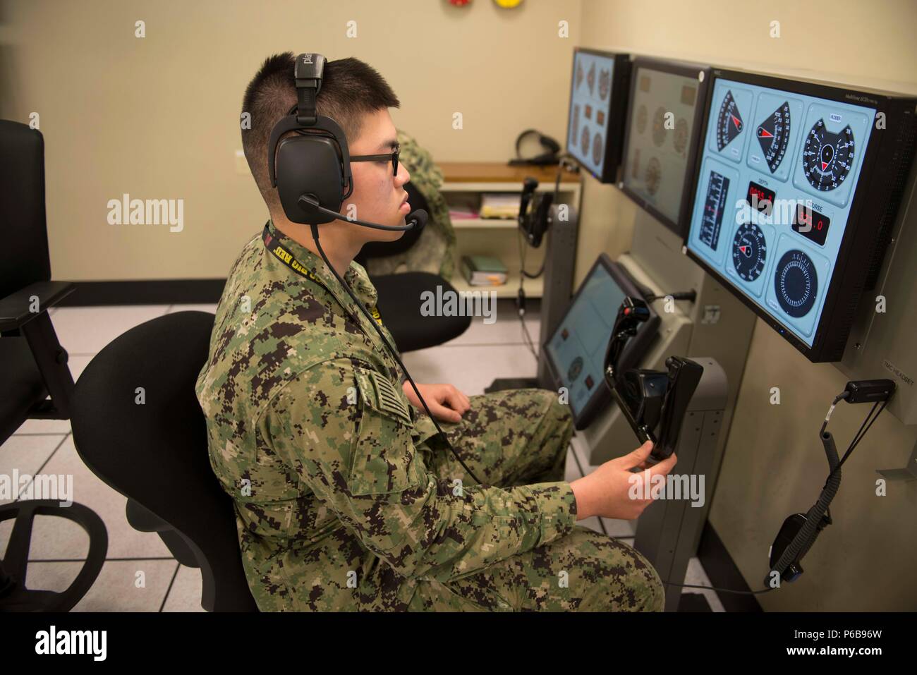Los angeles class submarine crew trainer hi-res stock photography and ...