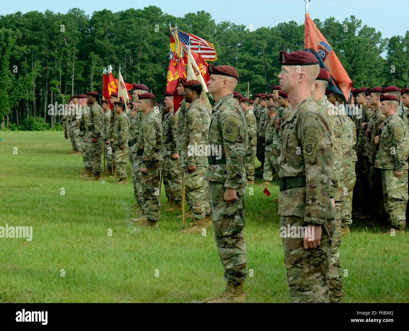 U.S. Army Paratroopers of the 82nd Airborne Division Artillery, 82nd ...