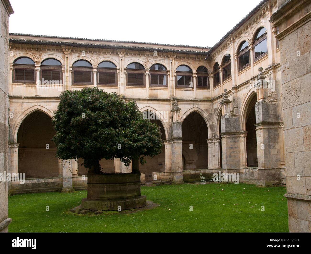 CLAUSTRO RENACENTISTA DEL MONASTERIO DE S. ZOILO ATRIBUIDO A JUAN DE ...