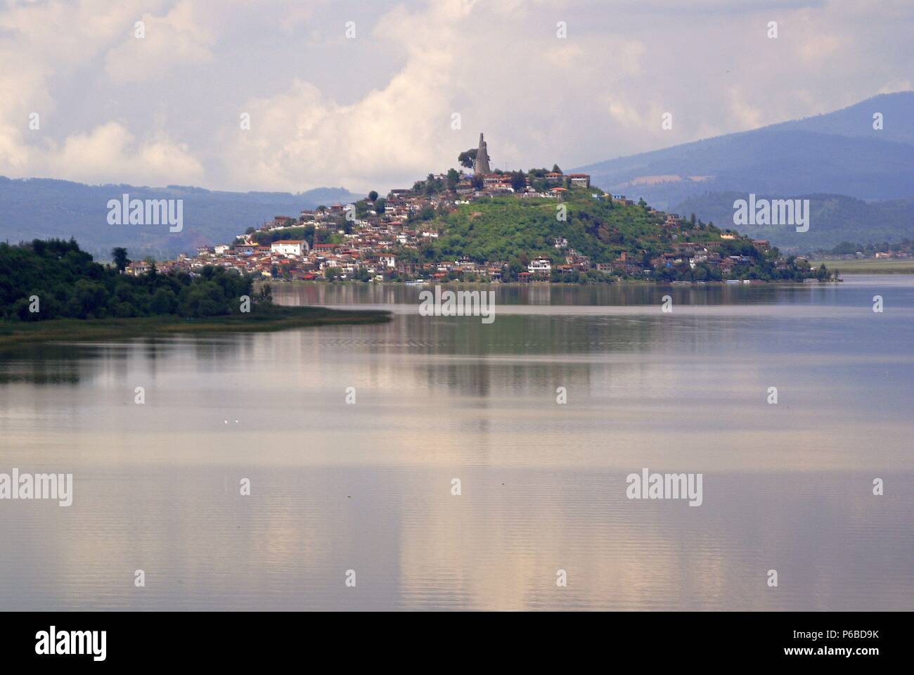 Lago de patzcuaro hi-res stock photography and images - Alamy