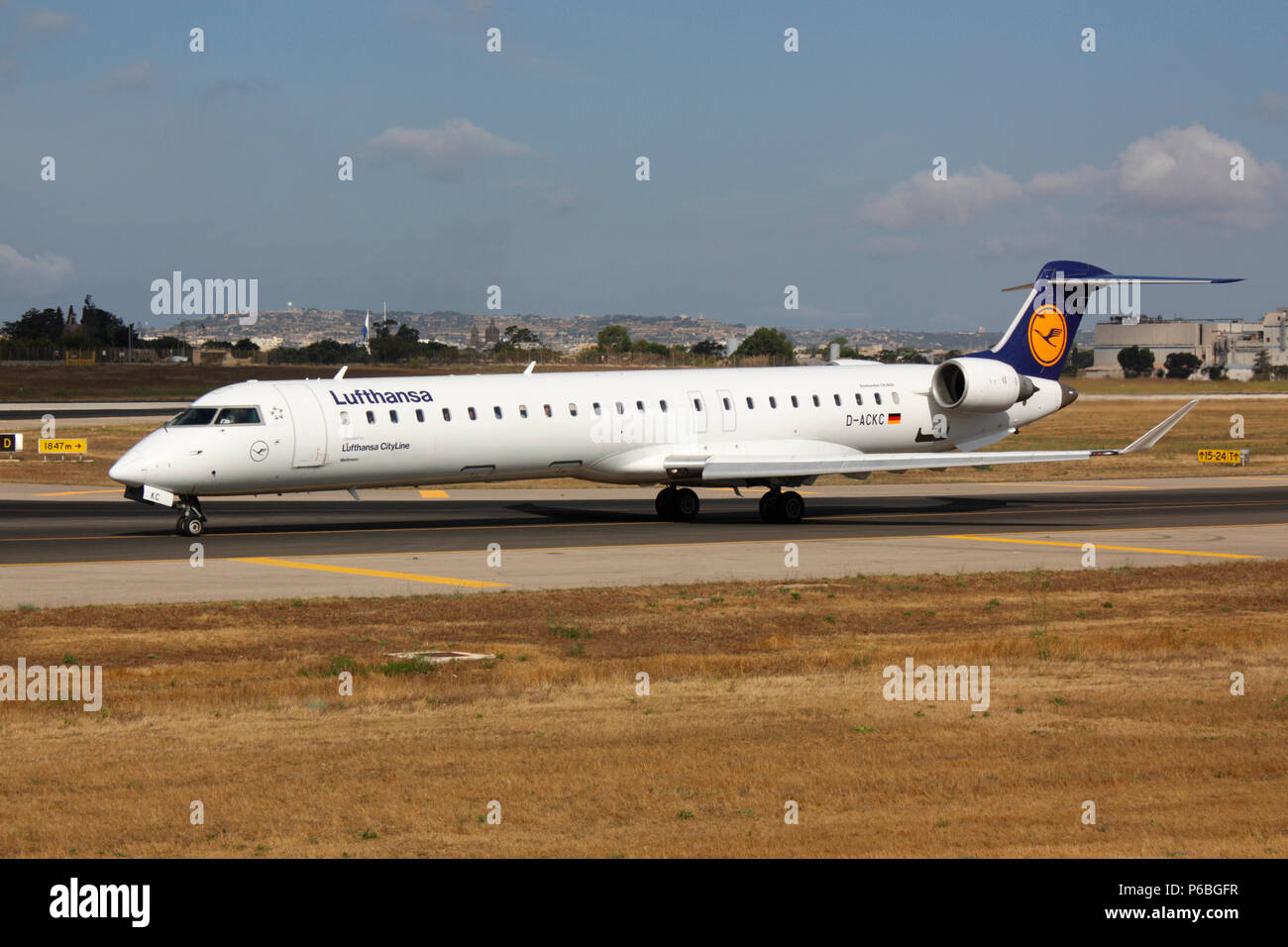 Bombardier 900 hi-res stock photography and images - Alamy
