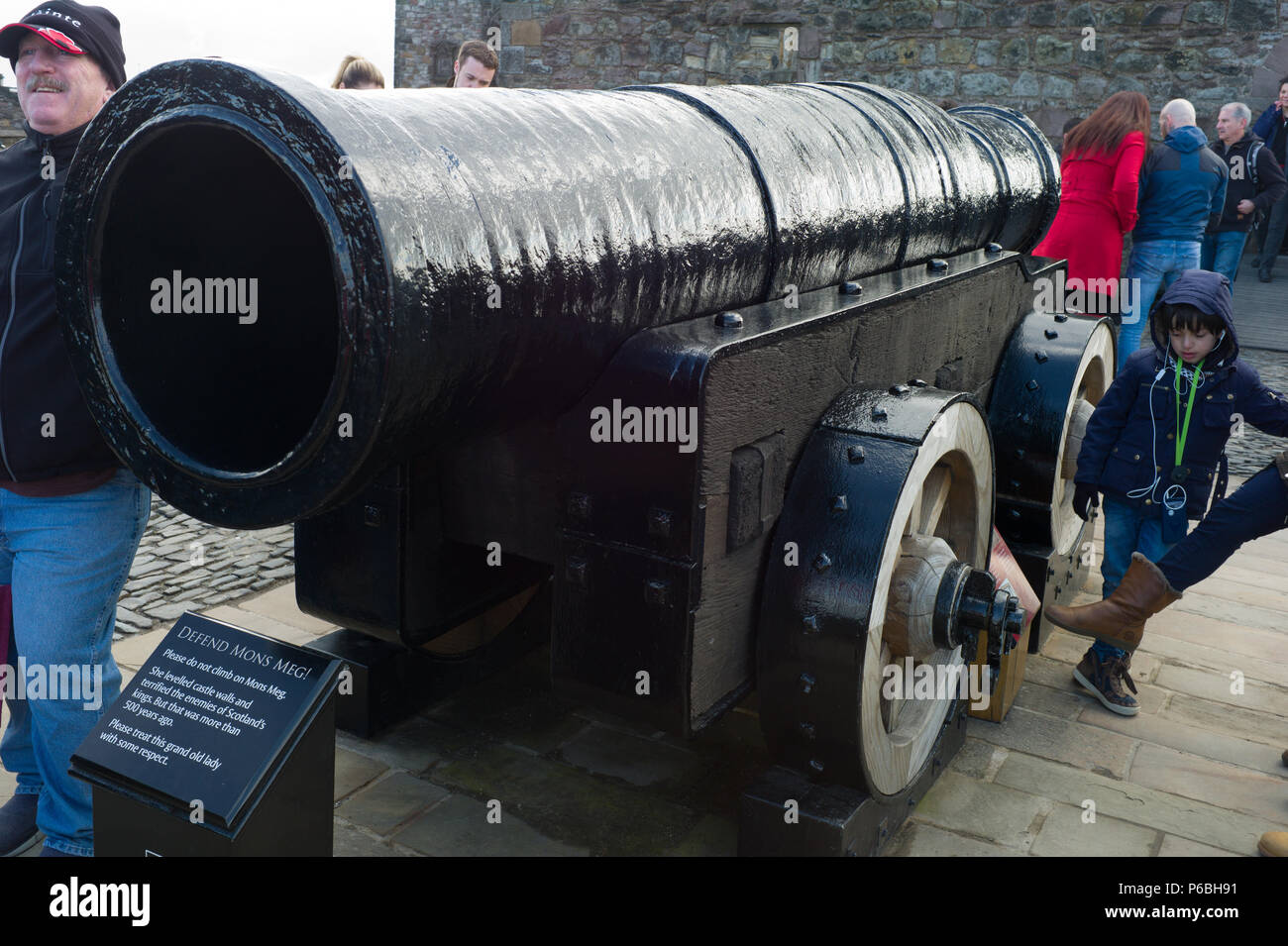 Mons Meg medieval Cannon at Edinburgh Castle Scotland Stock Photo - Alamy