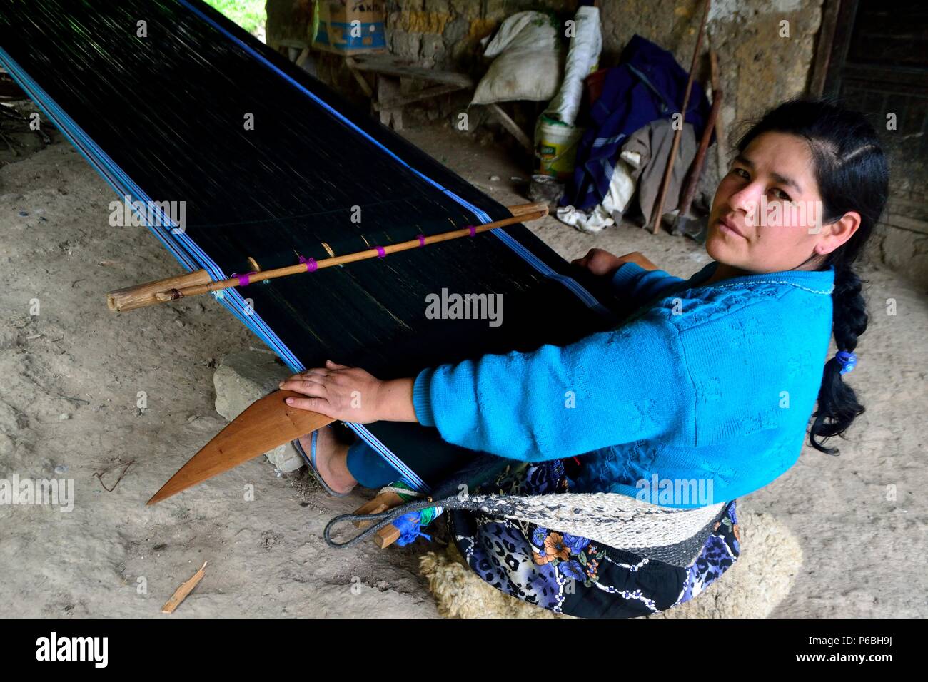 Making poncho - Hand loom in SALALA " Las Huaringas " - HUANCABAMBA ...