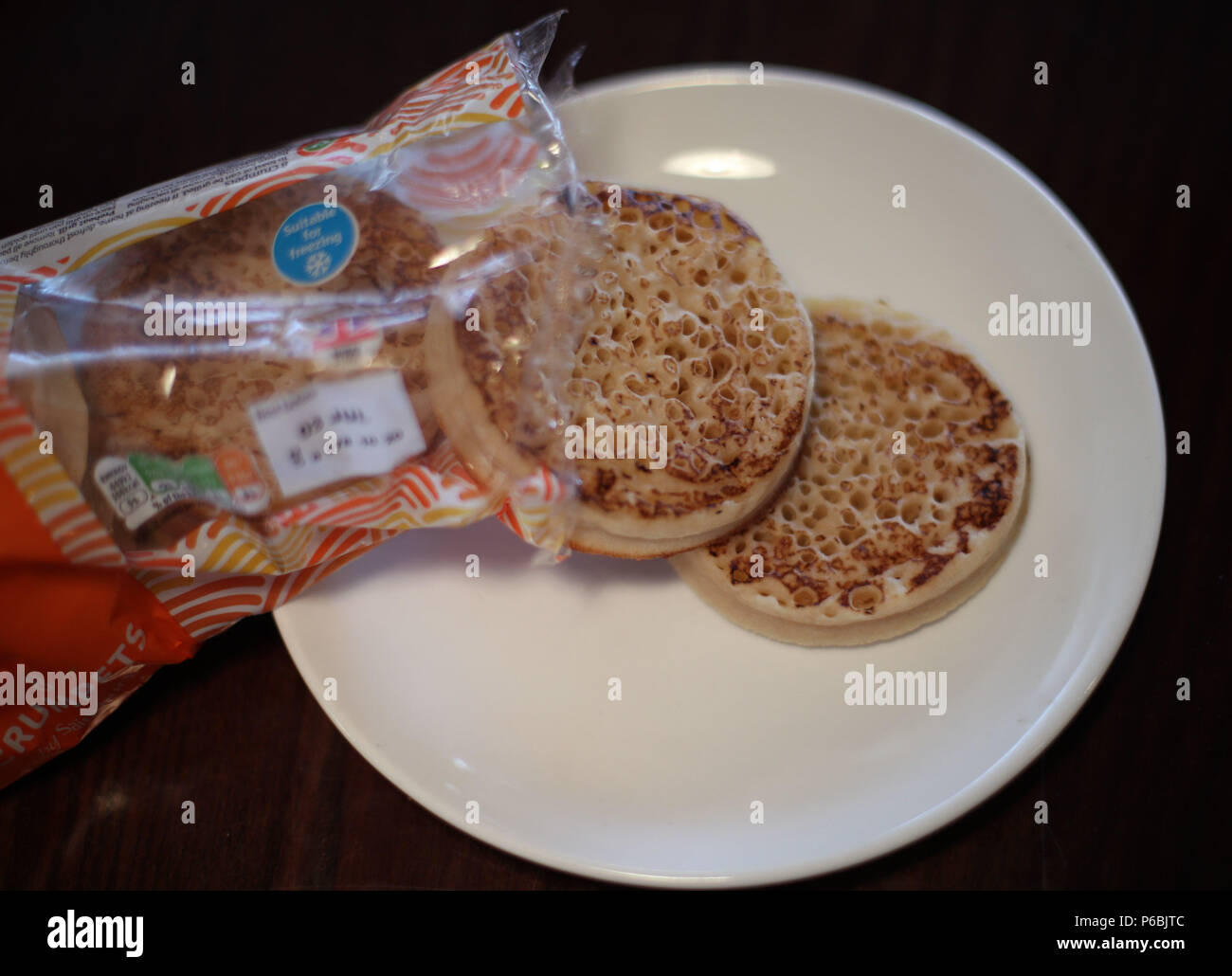 Crumpets uk hi-res stock photography and images - Alamy