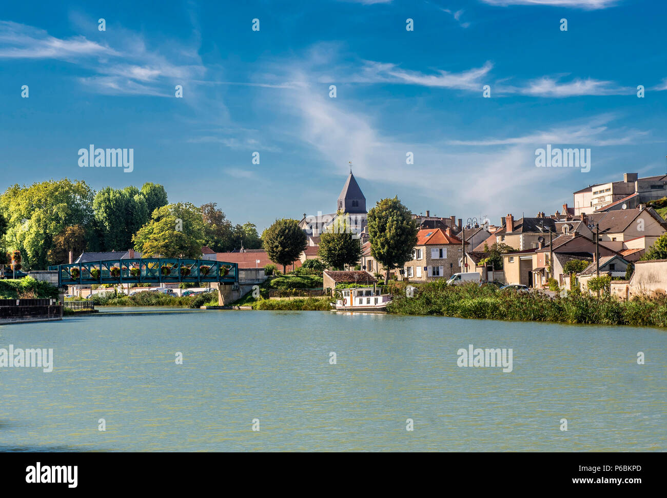 France, Grand Est, Marne, lateral canal of the Marne, Mareuil sur Ay ...