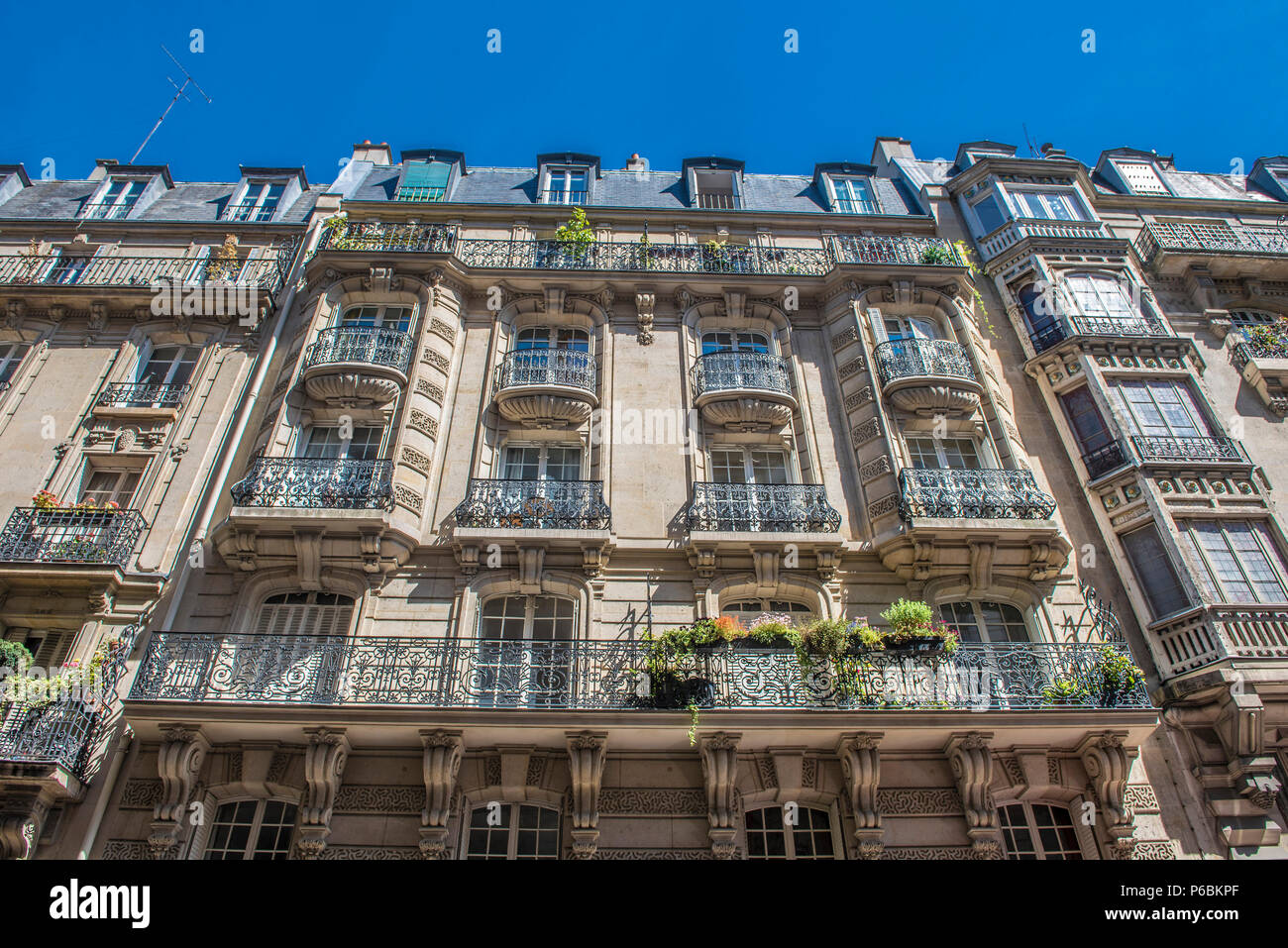 Haussmann style architecture hi-res stock photography and images - Alamy