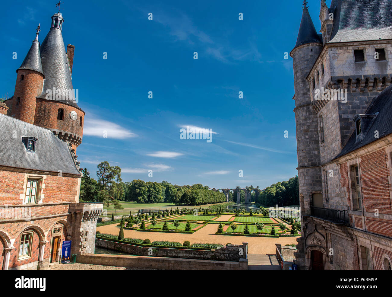 The park at the chateau de maintenon hi-res stock photography and ...