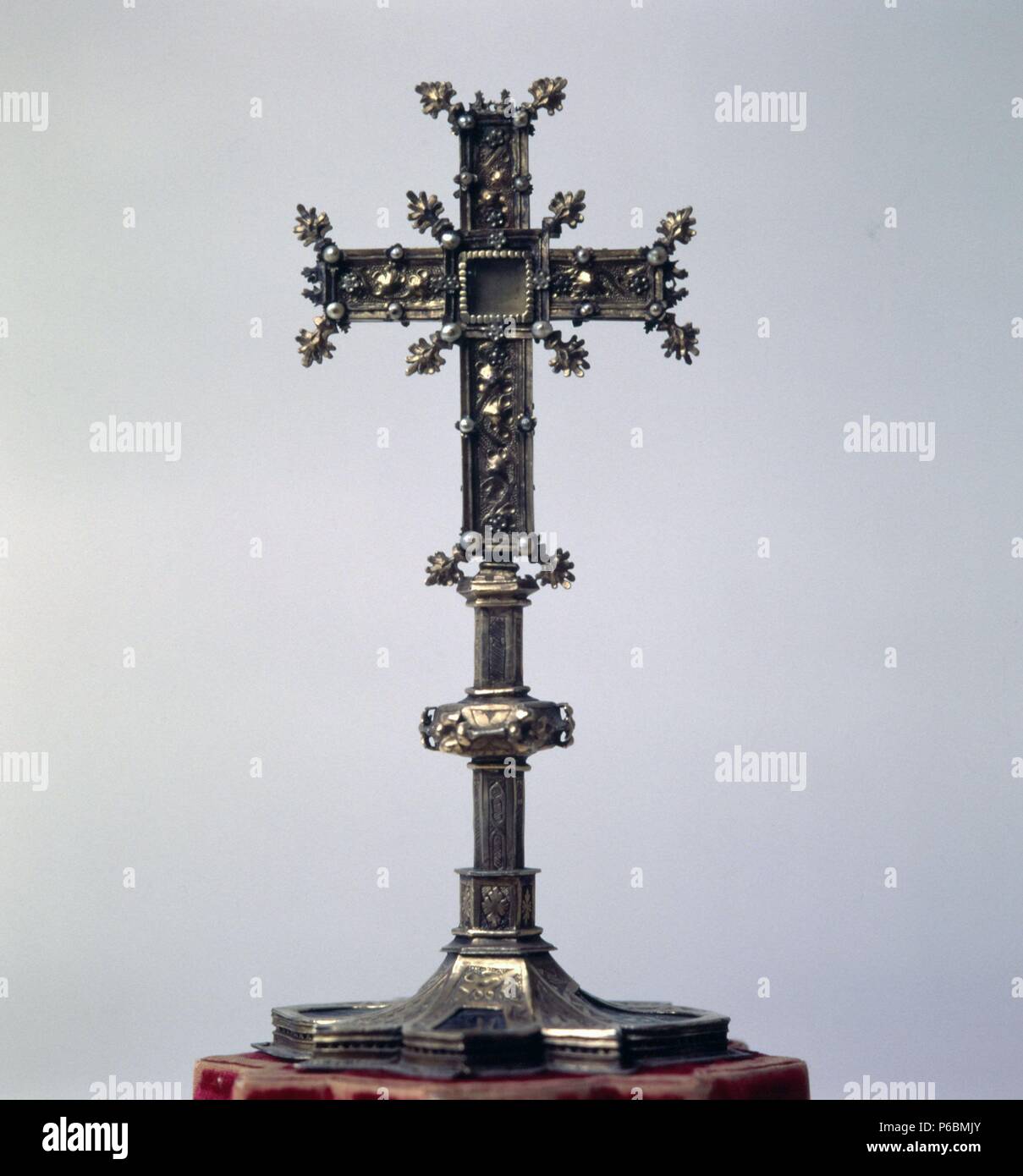 Cross reliquary of the True Cross shaft (around 1420). Museum: MUSEU ...