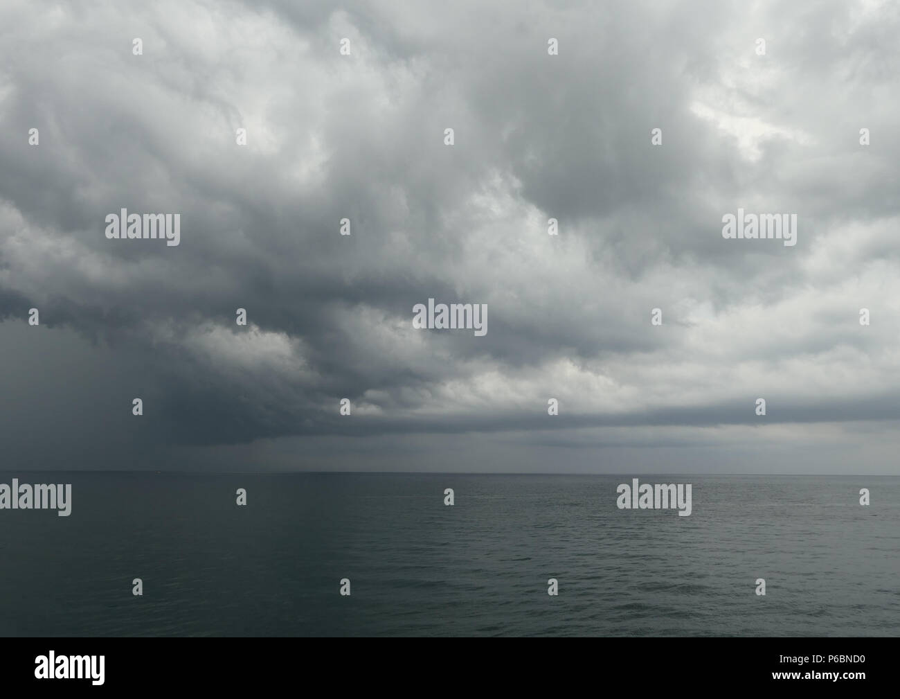 Grey sky over sea hi-res stock photography and images - Alamy