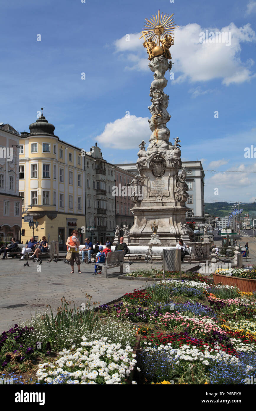 Austria, Upper Austria, Linz, Hauptplatz, Trinity Column, people Stock ...